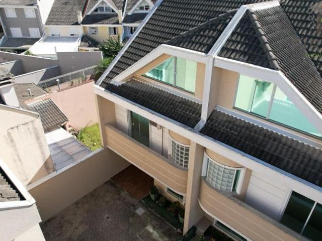 Triplex em condomínio no Jardim das Américas
