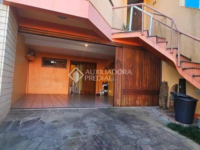 Triplex espaçoso com 3 dormitórios 1 suíte, 2 vagas