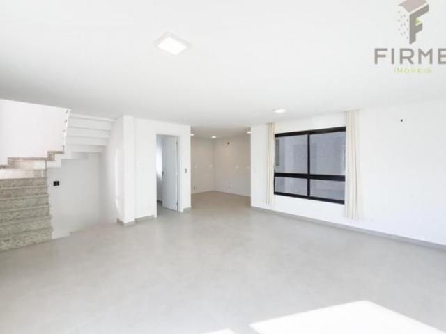 Triplex frente rua com 152,78m² no Portão