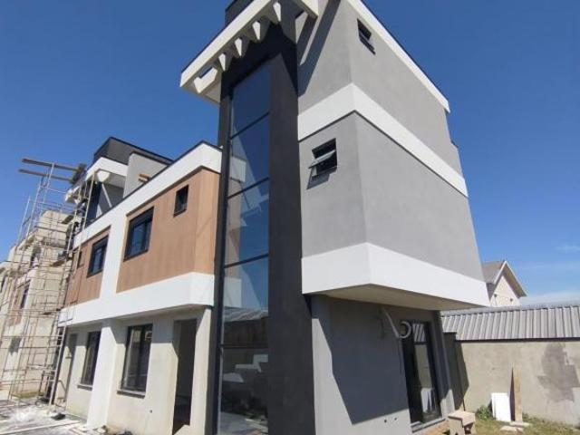 Triplex Portão amplo terraço frente para Rua excelente localização Curitiba PR