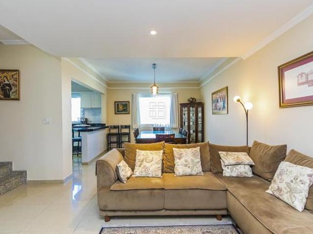 Triplex semi mobiliado,com quintal