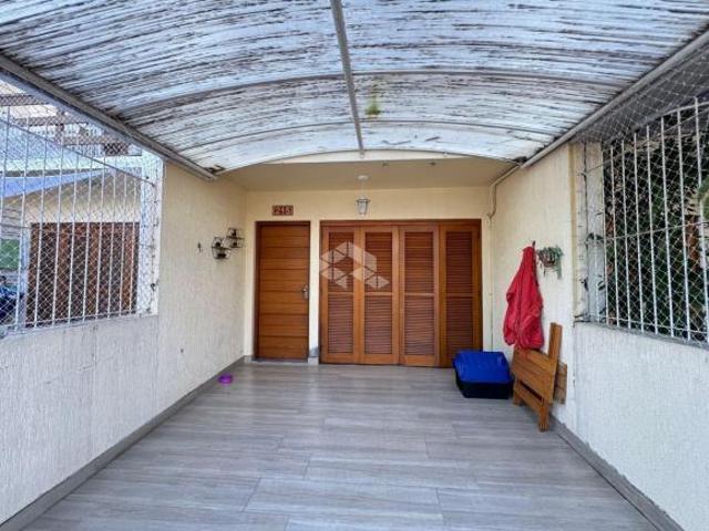 Triplex semimobiliado, 03 dormitórios, sendo 1 suíte, no Centro