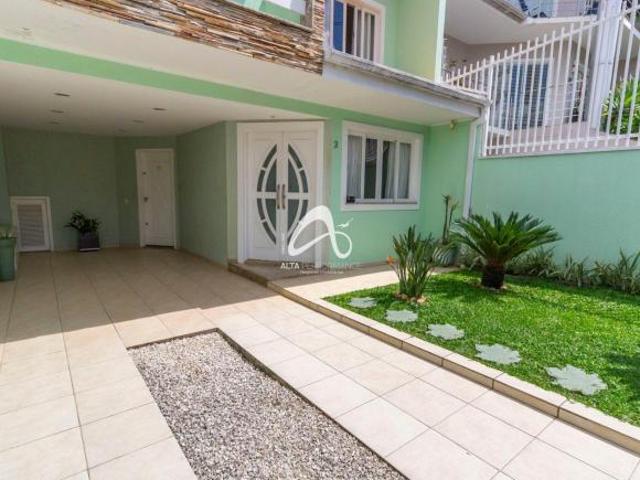 Triplex Semimobiliado de Frente para Rua • Mossunguê