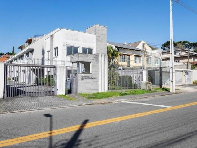 TRIPLEX SEMIMOBILIADO NO AHÚ — 3 QUARTOS, SUÍTE E ÁTICO