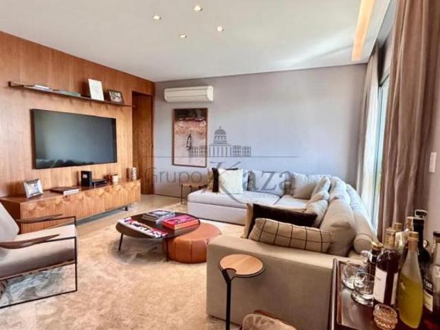 Triplex Vila Nova Conceição 1 Dormitório 190m². 2 Grs