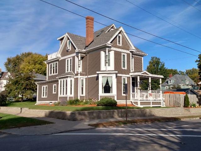 Triplex 1 BR 1 bath apartment