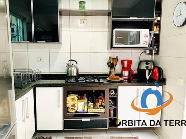 tríplex, 3 dormitórios, 2 suítes, área de serviços, 1 varanda, 2 vagas de garagens, terceiro andar 1