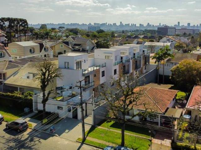 Triplex 3 quartos duas vagas no Guabirotuba!