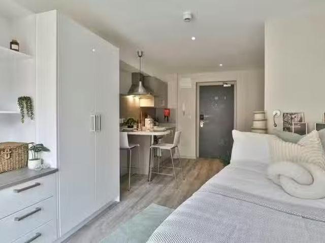 Trippet Lane Classic 3 Bed Apartment