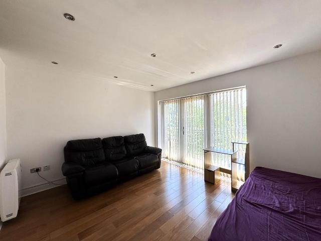 Tristan Court, Kings George Crecent, Wembley HA0, 2 bed flat to rent, £2,100 pcm | PrimeLocation