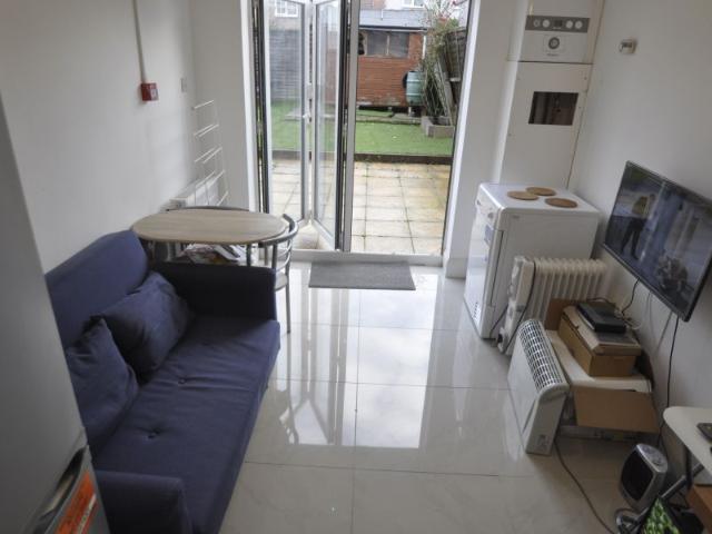 Tristram Road, Downham, Bromley BR1, 5 bed shared accommodation to rent, £925 pcm | PrimeLocation