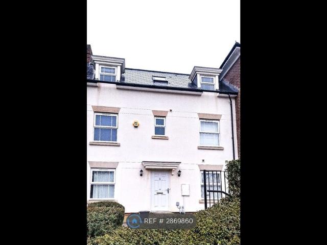 Trubwick Avenue, Haywards Heath RH16, 4 bed terraced house to rent, £2,200 pcm | PrimeLocation