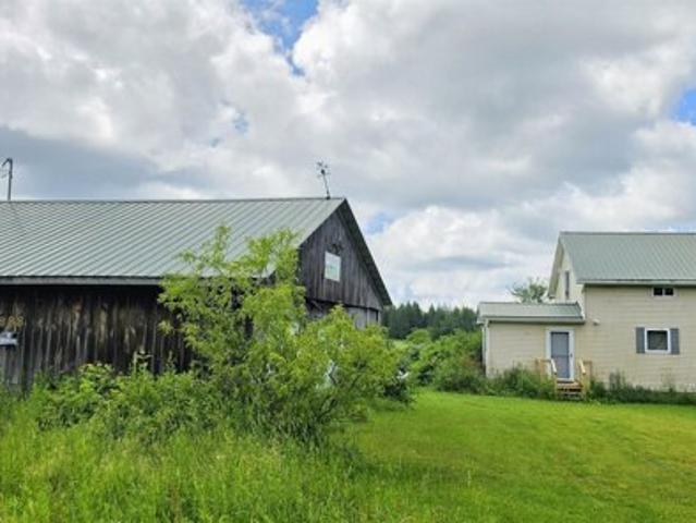 Trucott Rd, Holland, Home For Sale