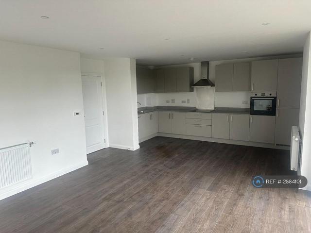 Truman Way, Dartford, DA1 3 bed flat to rent £2,300 pcm £531 pw