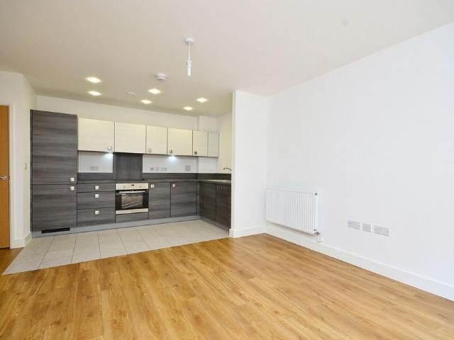Truman Walk, Bow, London, E3 2 bed flat to rent £2,400 pcm £554 pw