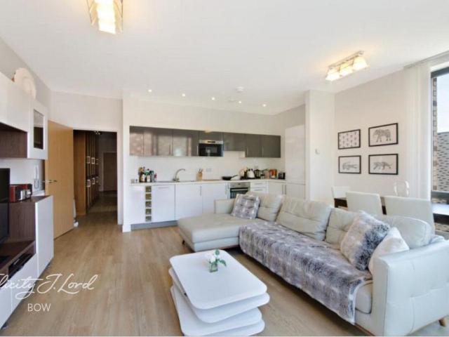 Truman Walk, LONDON 2 bed flat to rent £2,500 pcm £577 pw