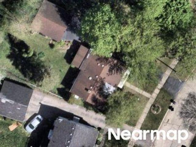 Trumbull Dr