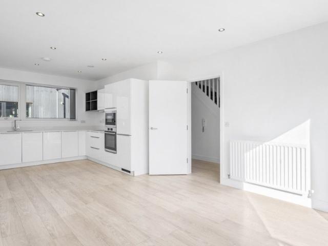 Trumpington, Cambridge CB2, 2 bed maisonette to rent, £1,240 pcm | PrimeLocation