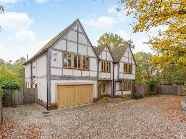 Trumps Green Road, Virginia Water. 5 bed detached house to rent £6,500 pcm £1,500 pw