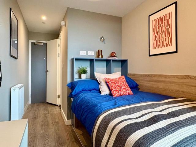 Trundleys Road, London SE8, Room to rent, £1,300 pcm | PrimeLocation