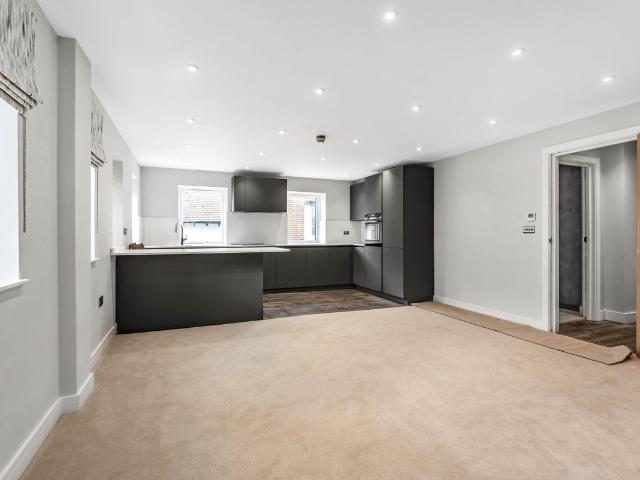 Truscon House, 11 Station Road, Gerrards Cross SL9, 2 bed flat to rent, £1,900 pcm | PrimeLocation