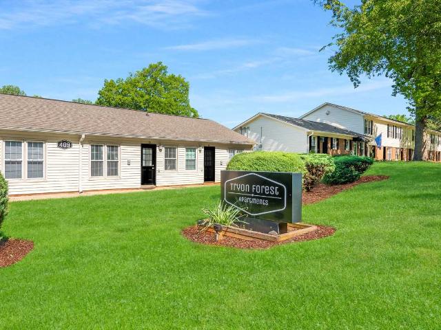 Tryon Forest 1 Bedroom Apartment for Rent at 411 Lambeth Drive, Charlotte, NC 28213 Hidden Valley