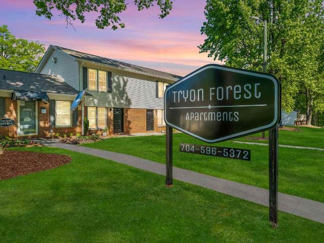 Tryon Forest 2 Bedroom Apartment for Rent at 411 Lambeth Drive, Charlotte, NC 28213 Hidden Valley