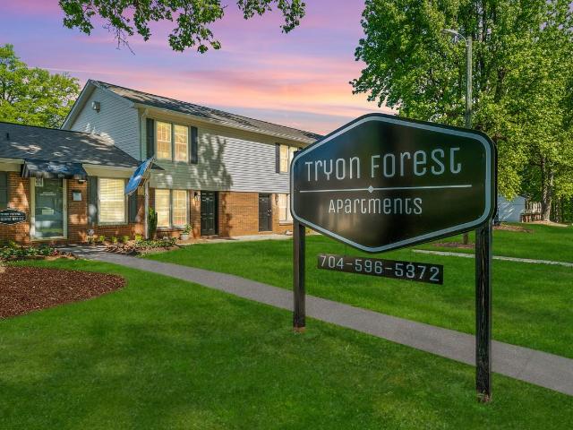 Tryon Forest 2 Bedroom Apartment for Rent at 411 Lambeth Drive, Charlotte, NC 28213 Hidden Valley