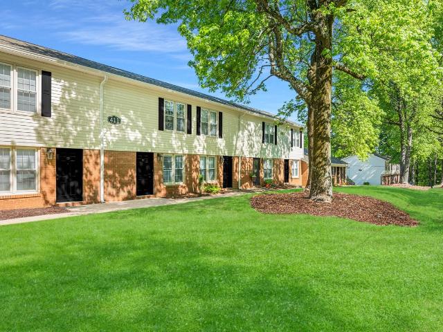 Tryon Forest 2 Bedroom Apartment for Rent at 411 Lambeth Drive, Charlotte, NC 28213 Hidden Valley