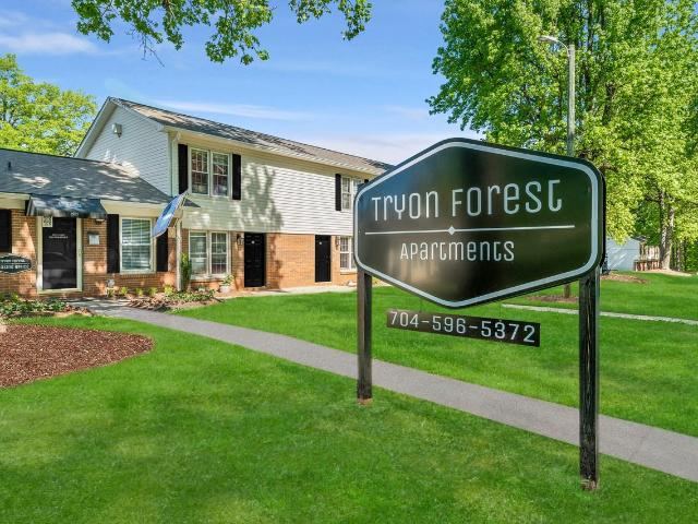 Tryon Forest 2 Bedroom Apartment for Rent at 411 Lambeth Drive, Charlotte, NC 28213 Hidden Valley