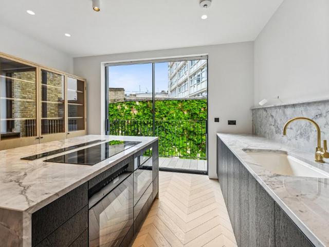 Tryon Street, Chelsea, London 4 bed terraced house to rent £11,700 pcm £2,700 pw