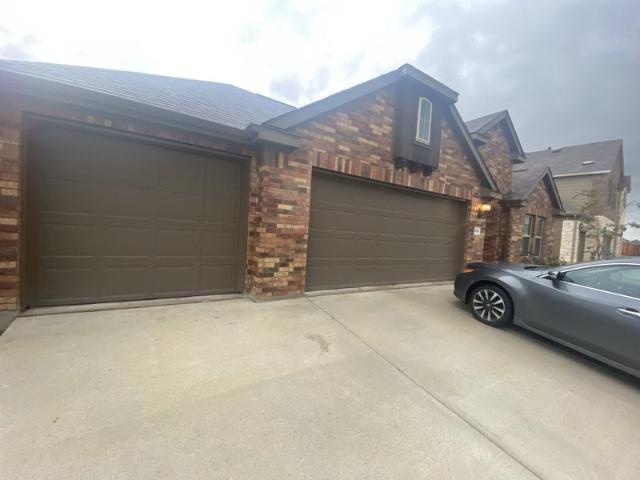 Two Adjacent Rooms in Pflugerville By The Lake