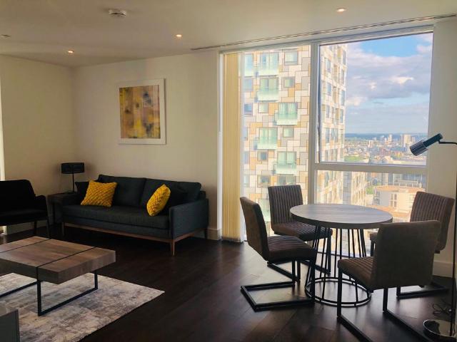 Two Bed Apartment TO LET In Canary Wharf