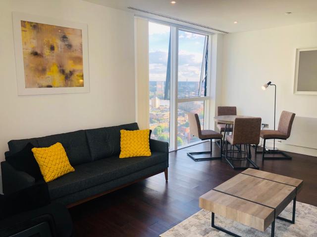 Two Bed Apartment TO LET In Canary Wharf