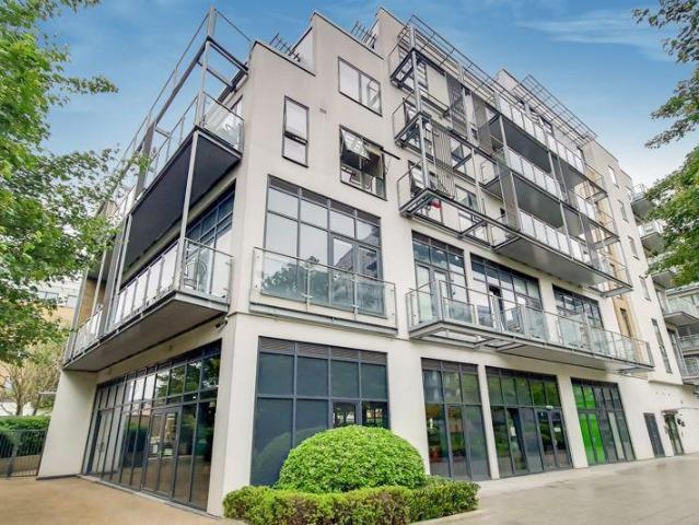 Two Bed Apartment in Prime Bow Location