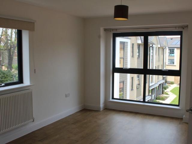 Two Bed Executive Apartment with Parking Near To City Centre