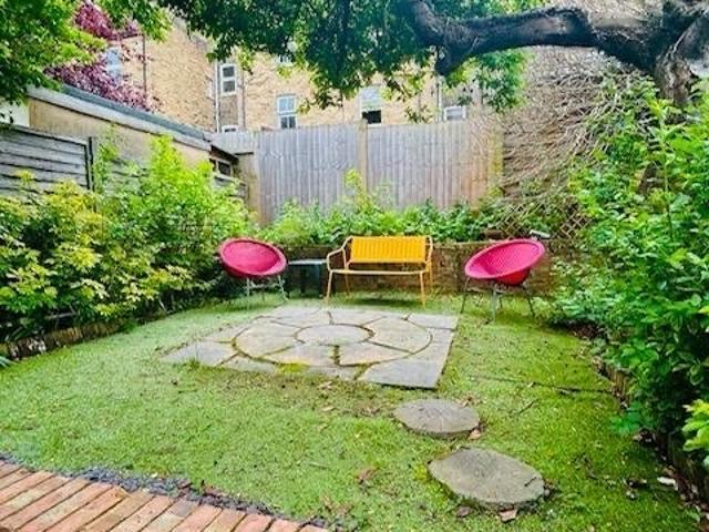 Two bed furnished flat available 1st of August