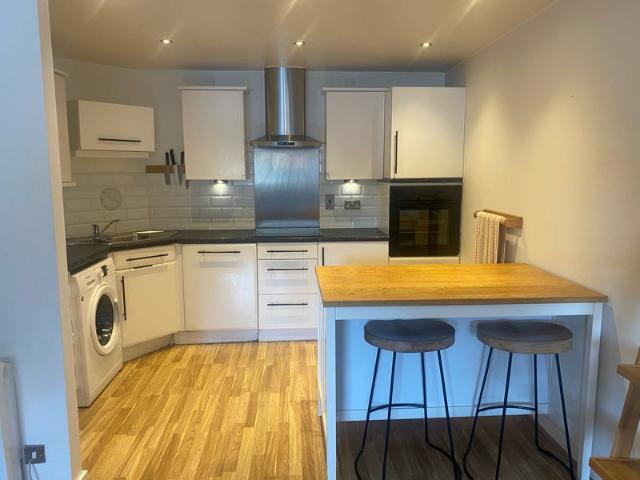 Two Bed Flat for Rent in Leith