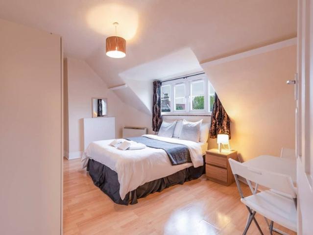 Two bed flat in Willesden Green