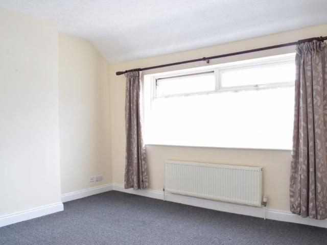 Two Bed Garden Flat with Private Entrance