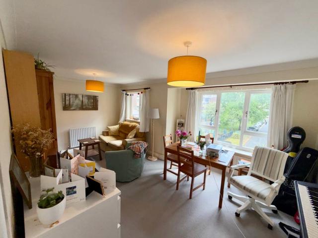 Two bed Ramsay court SW15