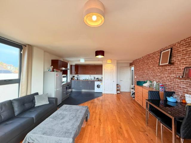 Two Bed & Two Bath Flat Near Maze Hill ST SE10