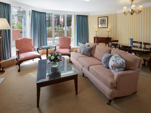 2 bed apartment to rent Palace Gate, South Kensington W8