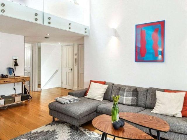 Two bedroom, two bathroom apartment with terrace