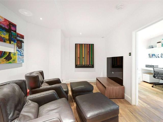 Two bedroom, two bathroom duplex flat in a sought after location