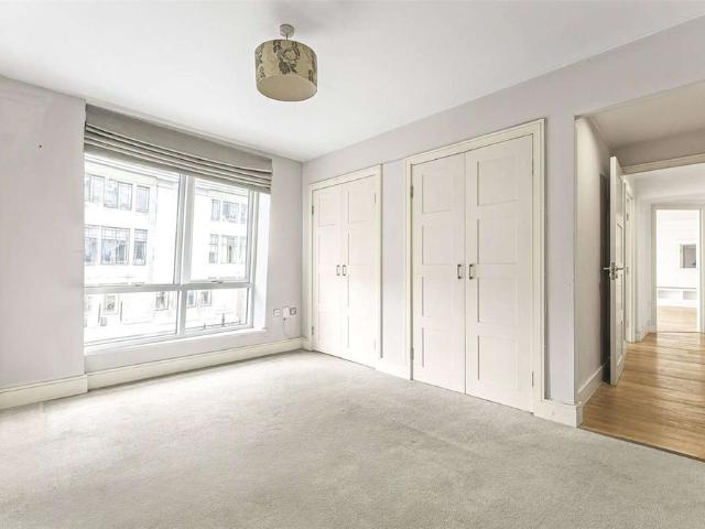 Two bedroom, two bathroom flat in Hatton Garden