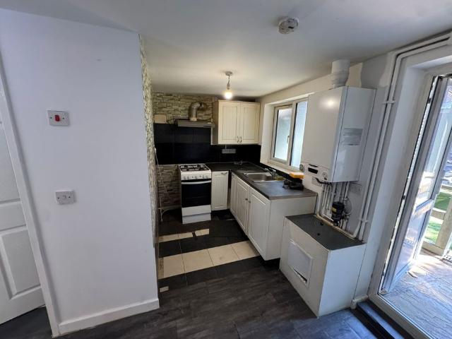 Two bedroom Annex house ideal for working proffesionals £1550