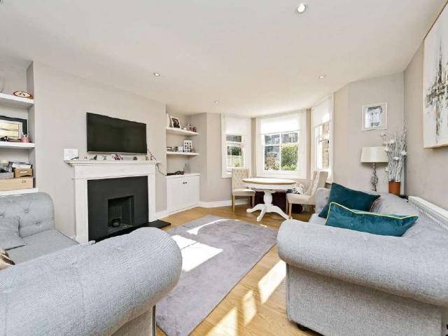 Two bedroom and two bathroom apartment on Richmond Hill