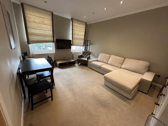 Two Bedroom Apartment, 5 Min to Gloucester Station