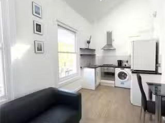 Two bedroom apartment for rent in Brixton, London